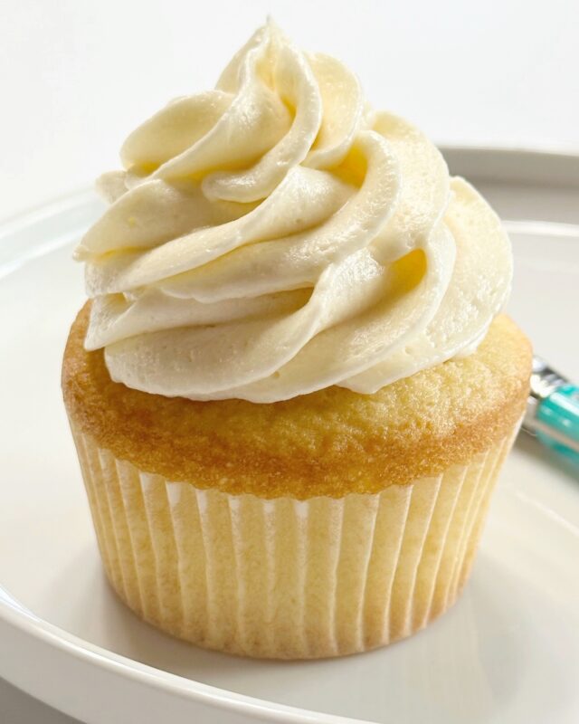 Vanilla Cupcakes with Vanilla Buttercream Frosting - My Country Table